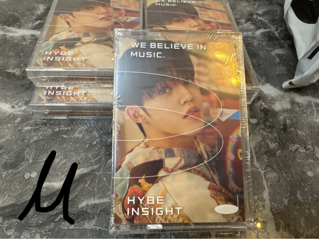 【全新未拆】2021 Hybe Insight Seventeen Post Card Set01, 興趣及遊戲, 收藏品及紀念品, 韓流 - Carousell