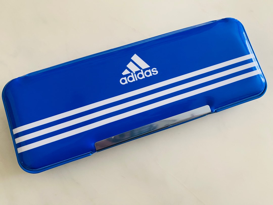 全新 日本 Adidas pencil case 雙面筆盒, 興趣及遊戲, 書本 & 文具, 雜誌及其他 - Carousell