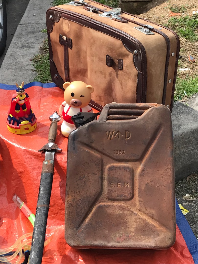 Beg vintage tong minyak 1952 military tabung dan pedang, Hobbies & Toys ...