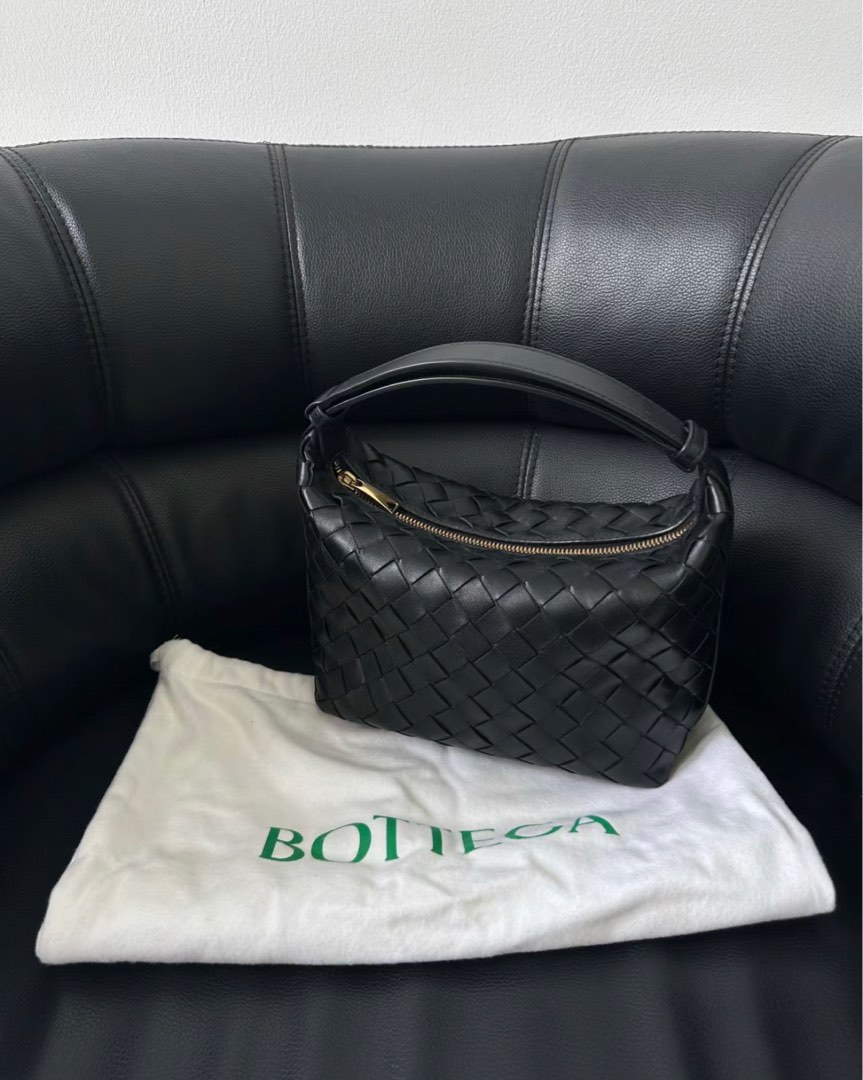 Bv Wallace, Women's Fashion, Bags & Wallets, Tote Bags on Carousell