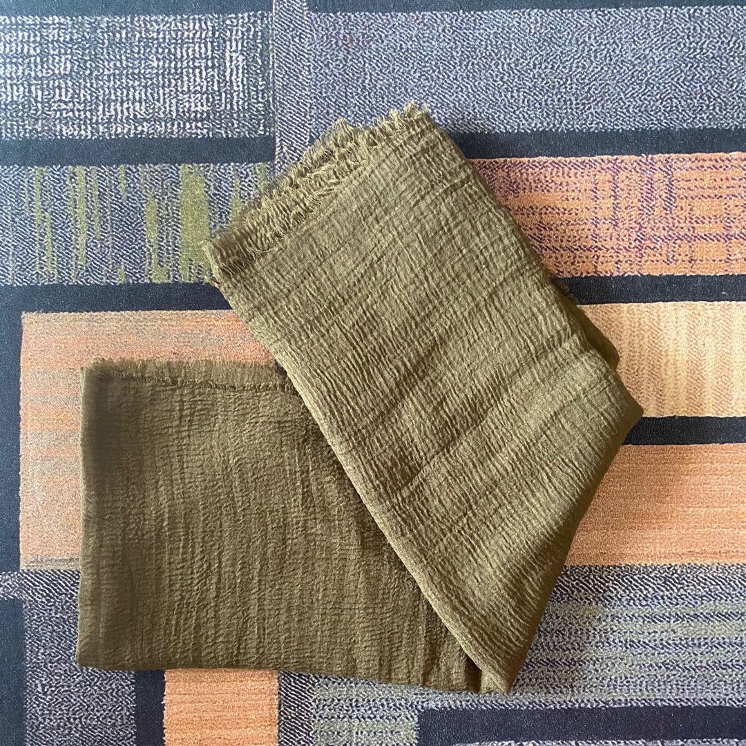 HANN Crumpled Shawl (Raya Edition)- Olive, Women's Fashion, Muslimah ...