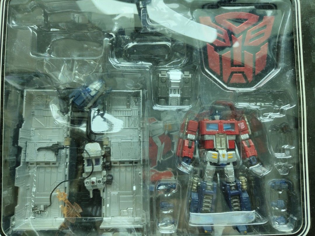 Hybrid 02 Optimus Prime, Hobbies & Toys, Toys & Games on Carousell