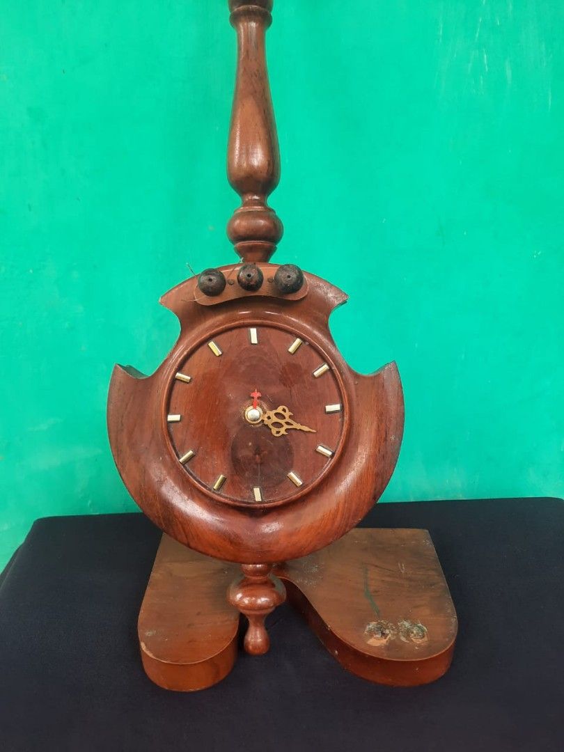 Jam meja antik bentuk biola, Antik, Furnitur di Carousell