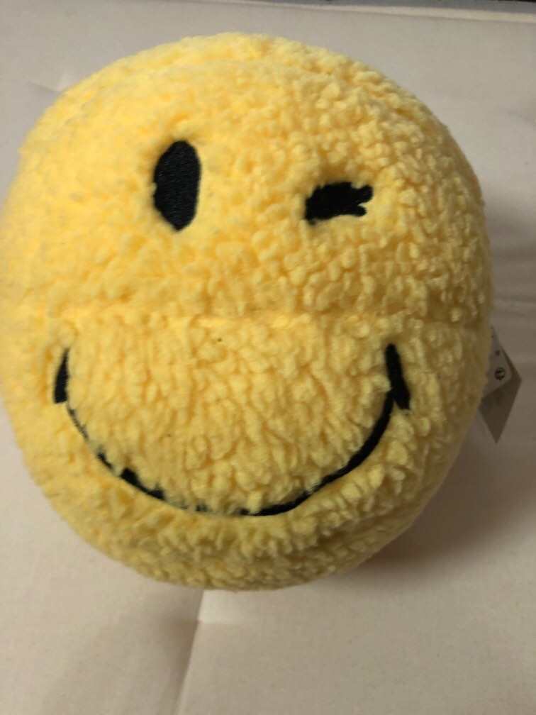 Miniso boneka smiley, Toys & Collectibles, Mainan di Carousell