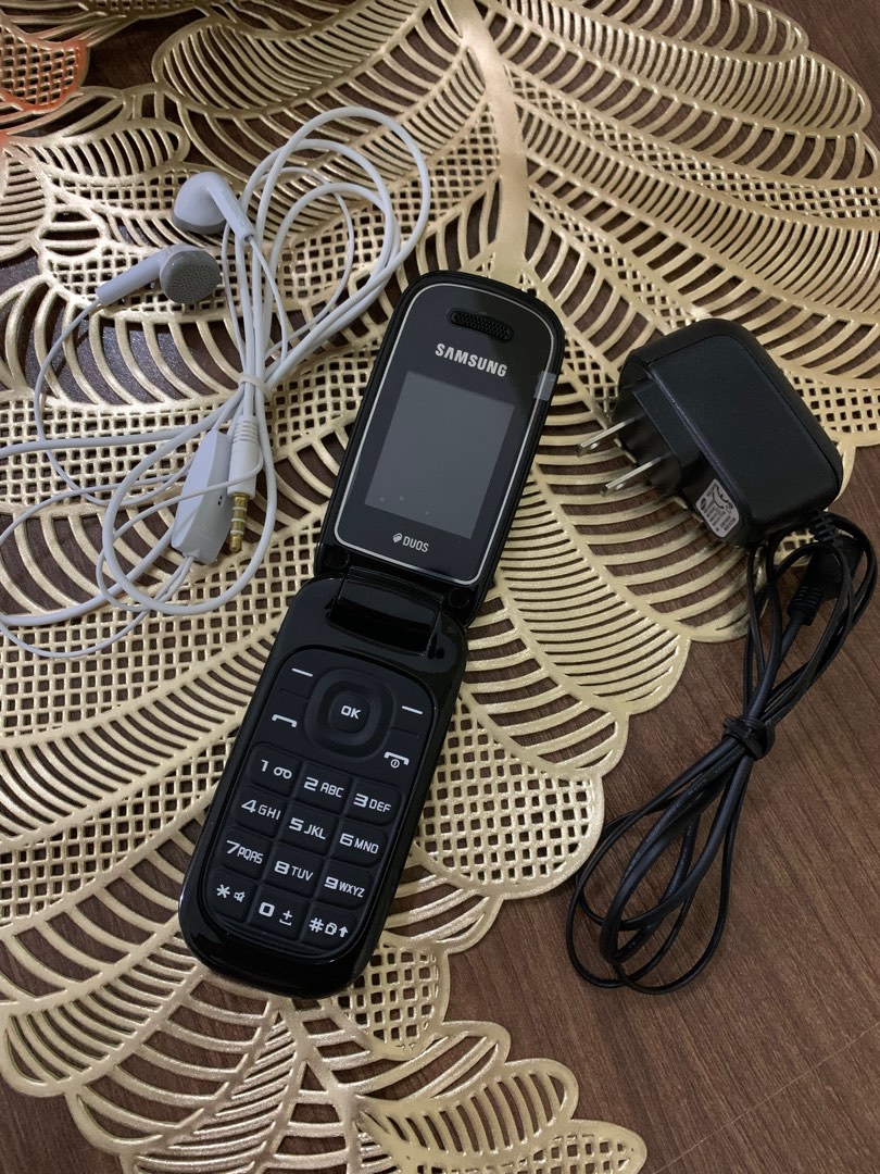 Samsung basic flip phone, Mobile Phones & Gadgets, Mobile Phones, Early ...