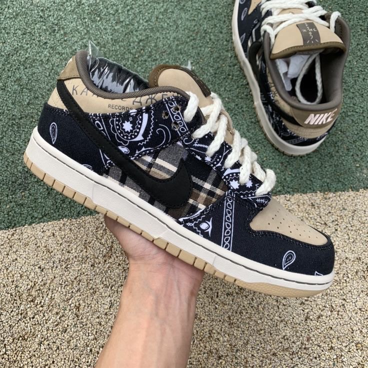 Travis Scott X SB Dunk Low Sneakers In Black Brown Suitable For Both ...