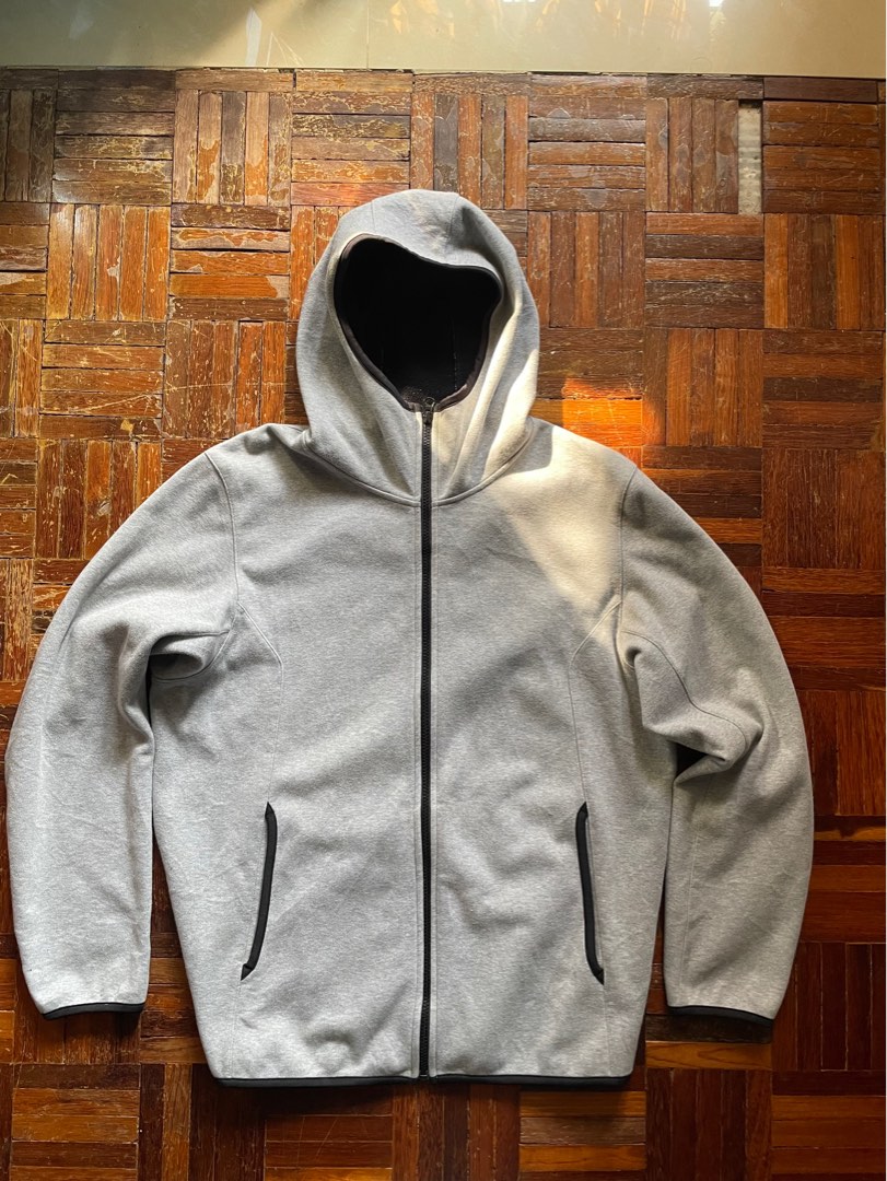 uniqlo tech fleece, Men's Fashion, Tops & Sets, Hoodies on Carousell