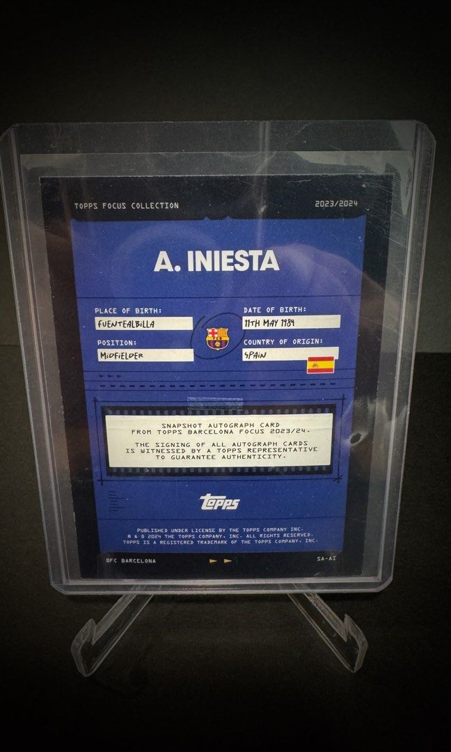 Andres Iniesta Green Refractor Autograph Card #/99 - Topps Focus ...