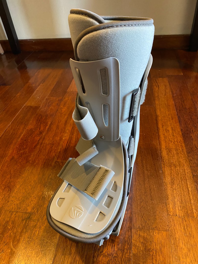 Breg Walker Boot Aircast, Health & Nutrition, Braces, Support ...