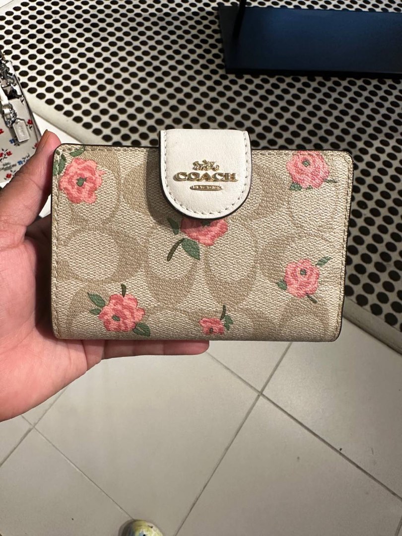 Coach Corner Wallet, Luxury, Bags & Wallets on Carousell