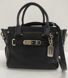 Coach Swagger 21 Pebble Leather Carryall, Women's Fashion, Bags ...
