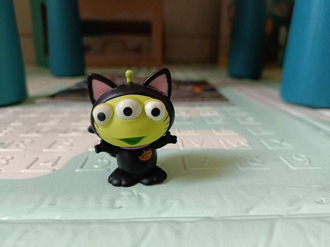 Toy Story Alien Cat Sox | Pixar Wiki | Fandom