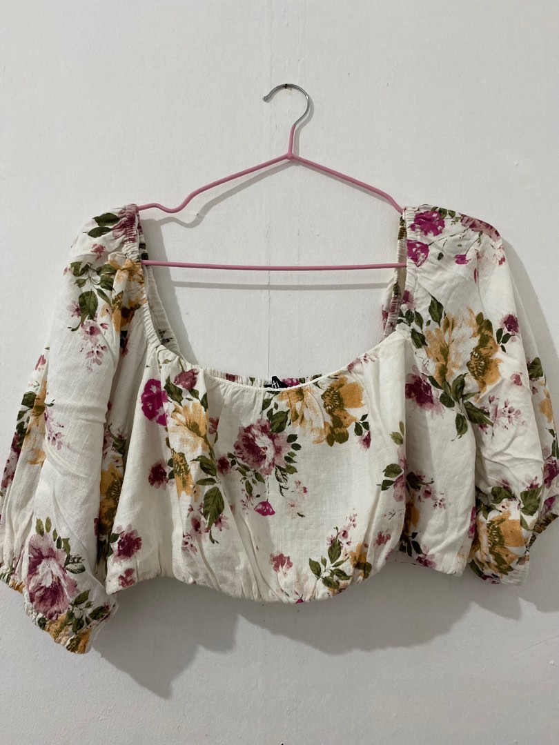 Dotti Puff Sleeves Floral Crop Top, Women's Fashion, Tops, Blouses on ...