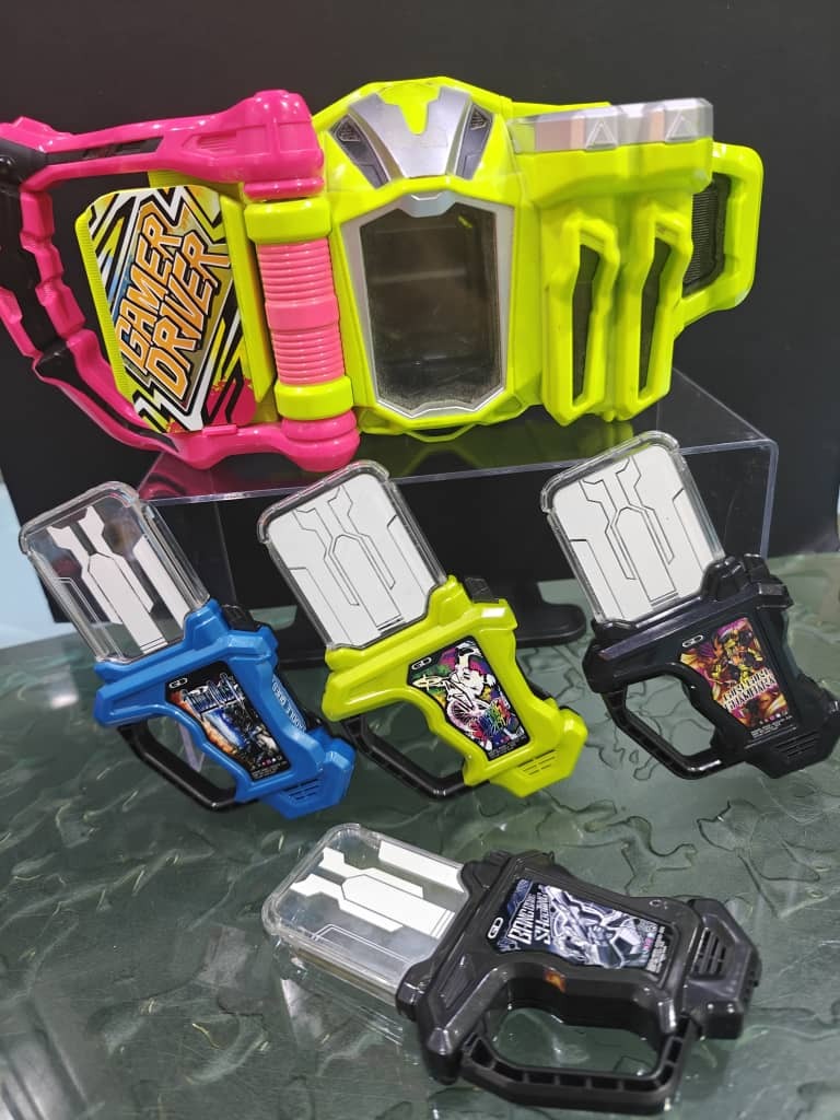 DX Gamer Driver + DX Shakiriki Sports Gashat + DX Taddle Quest Gashat ...