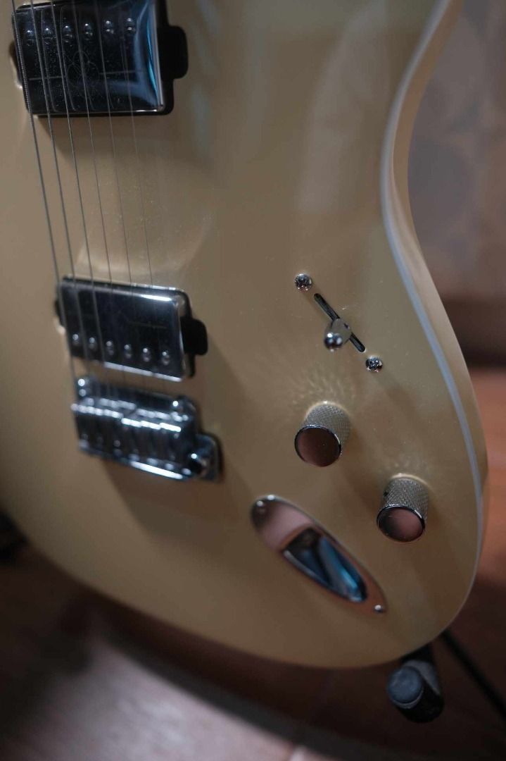 Fender "Omochi" Scandal Mami Stratocaster, Hobbies & Toys, Music ...