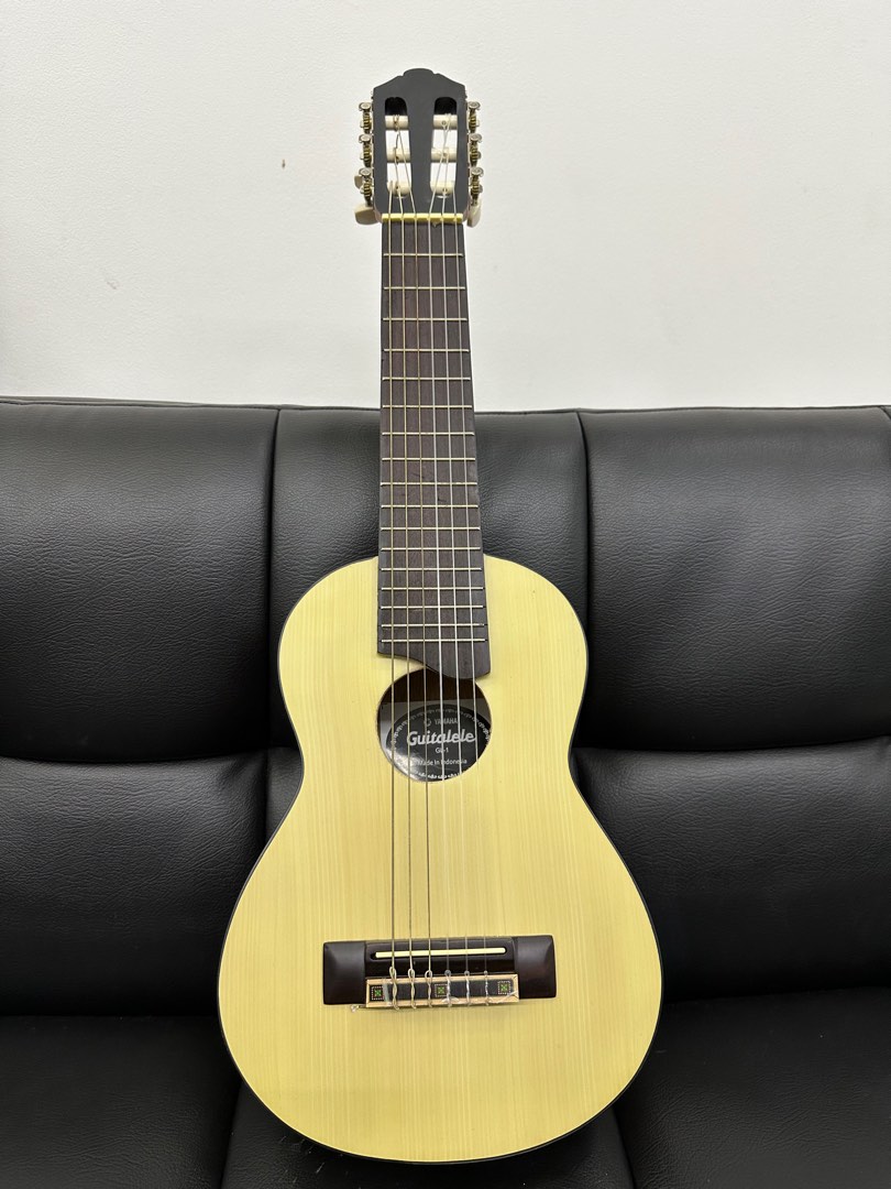 Yamaha Gitar kecil (guitalele), Musik & Media, Alat di Carousell