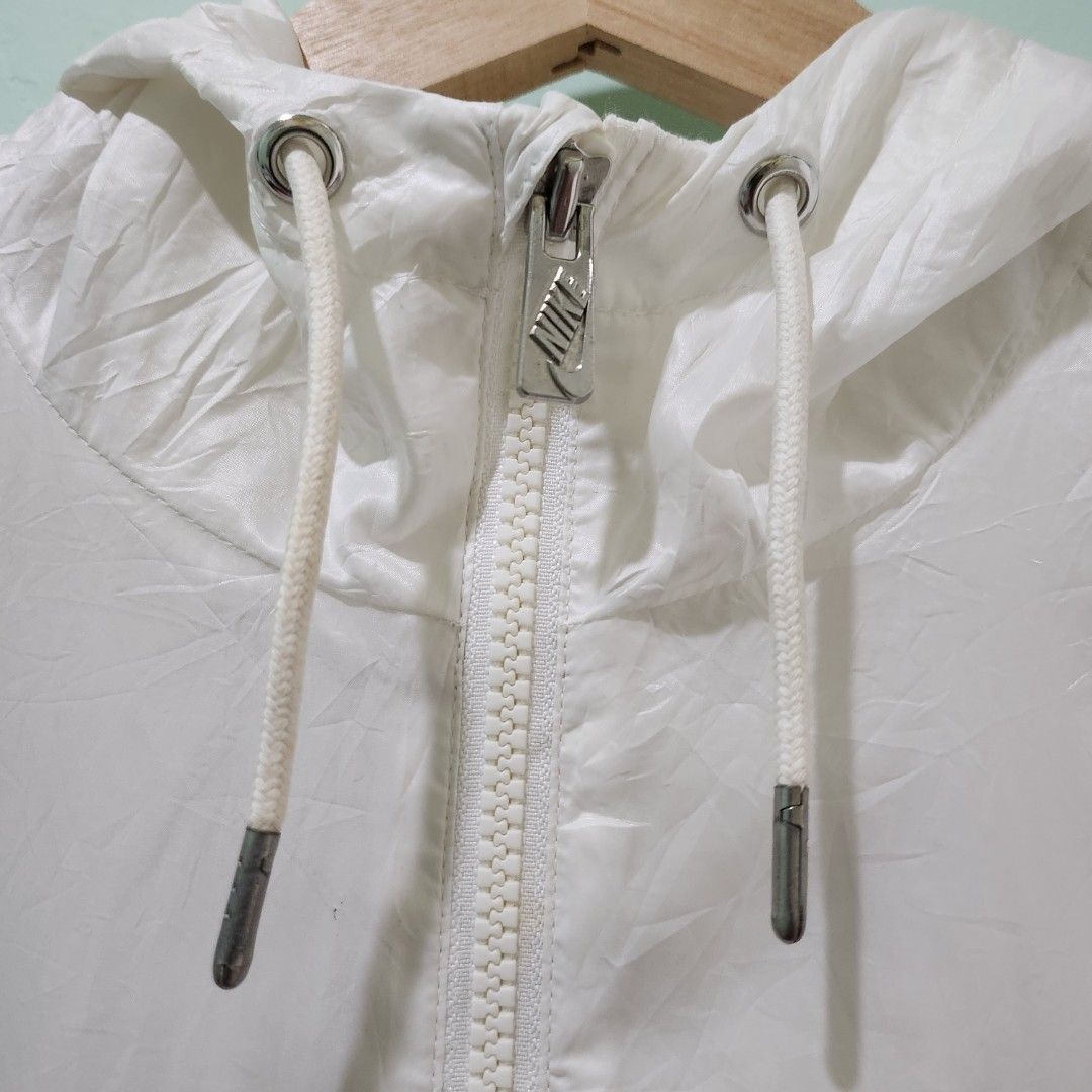 Jaket Nike Windrunner Merah Putih | Jaket Olahraga Running | Sportswear ...