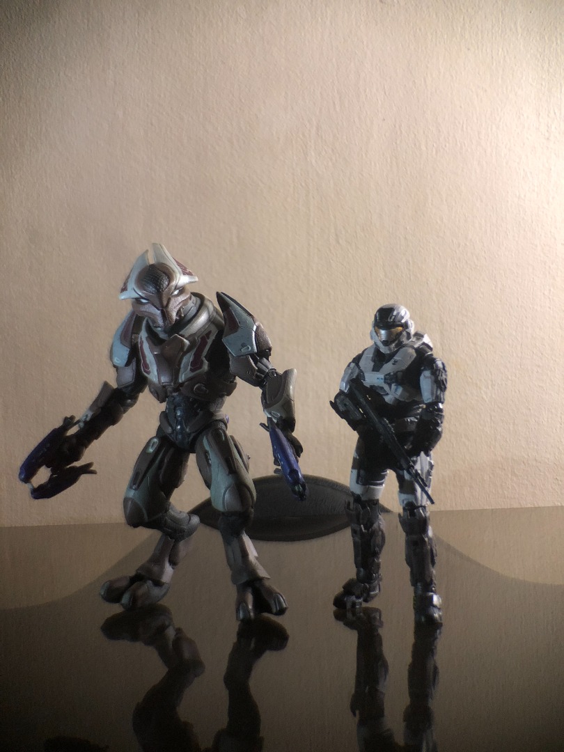 McFarlane - Halo Reach - Spartan Mark V[B] vs Elite Ultra 2-pack ...