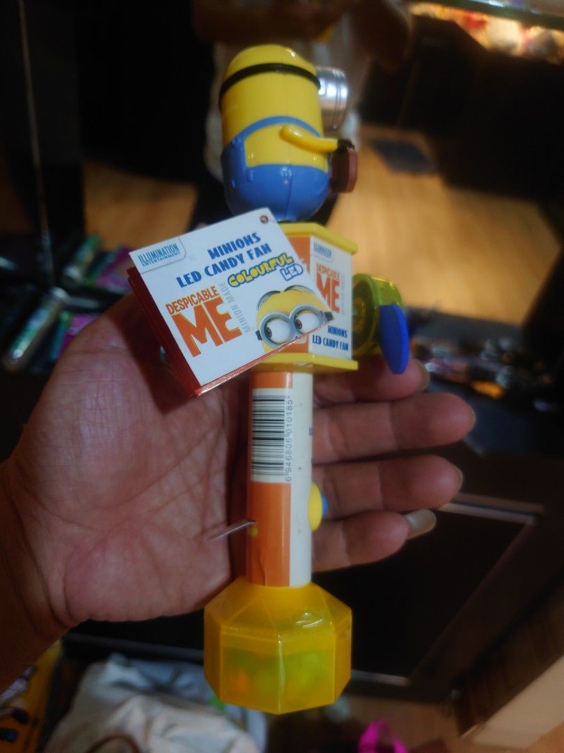 minions cool fan with candy, Toys & Collectibles, Mainan di Carousell