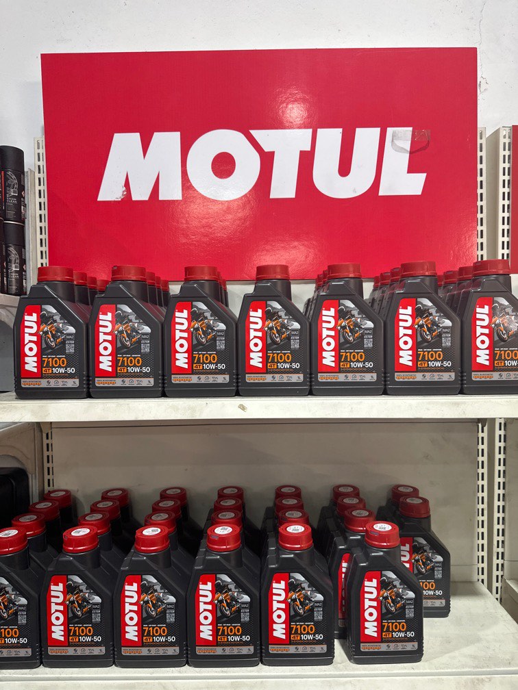 MOTUL 7100 ENGINE OIL, Motorcycles, Motorcycle Accessories on Carousell