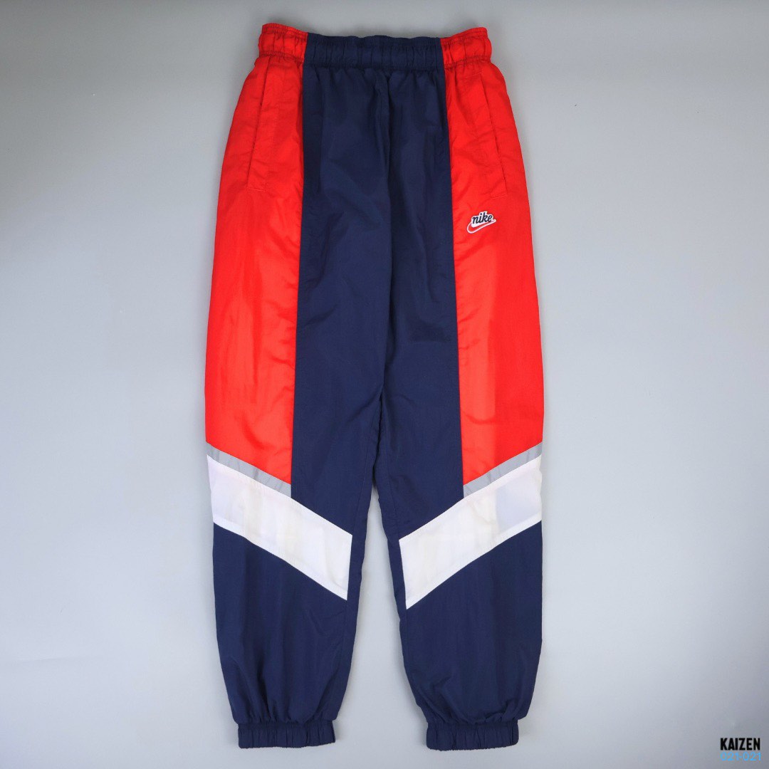NIKE - SPORTSWEAR WINDRUNNER LOGO, Men's Fashion, Activewear on Carousell