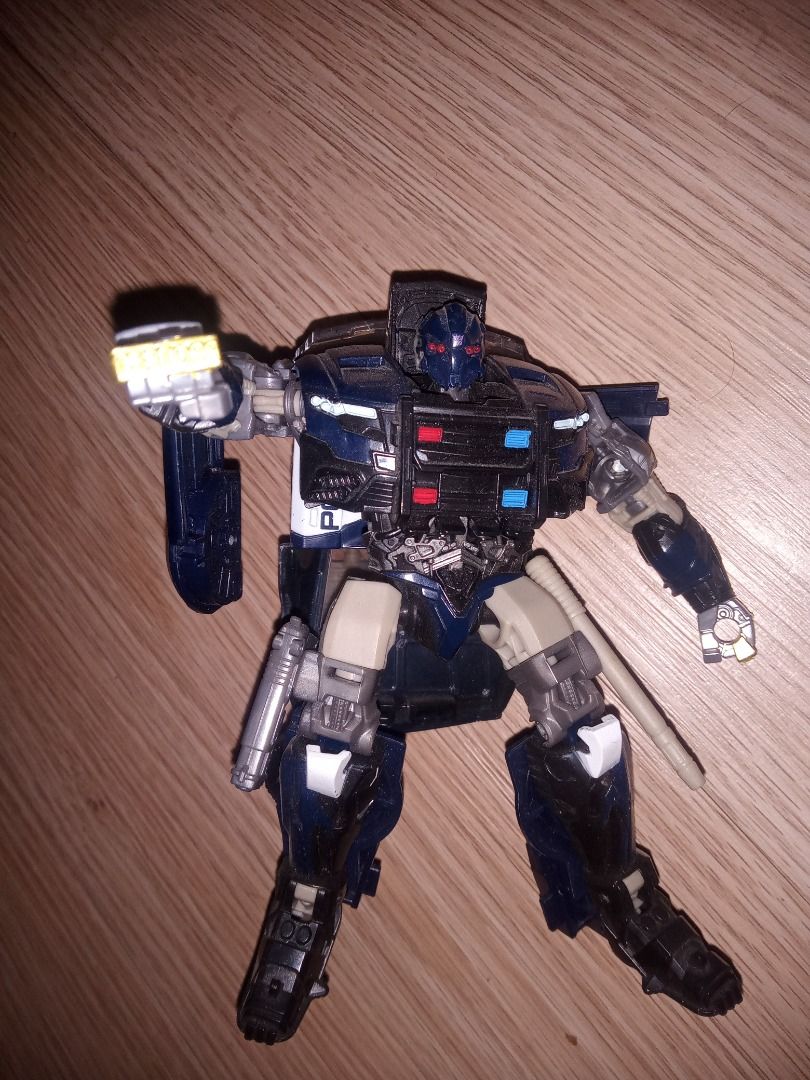 Transformers TLK Deluxe Class: Barricade (RARE), Hobbies & Toys, Toys ...