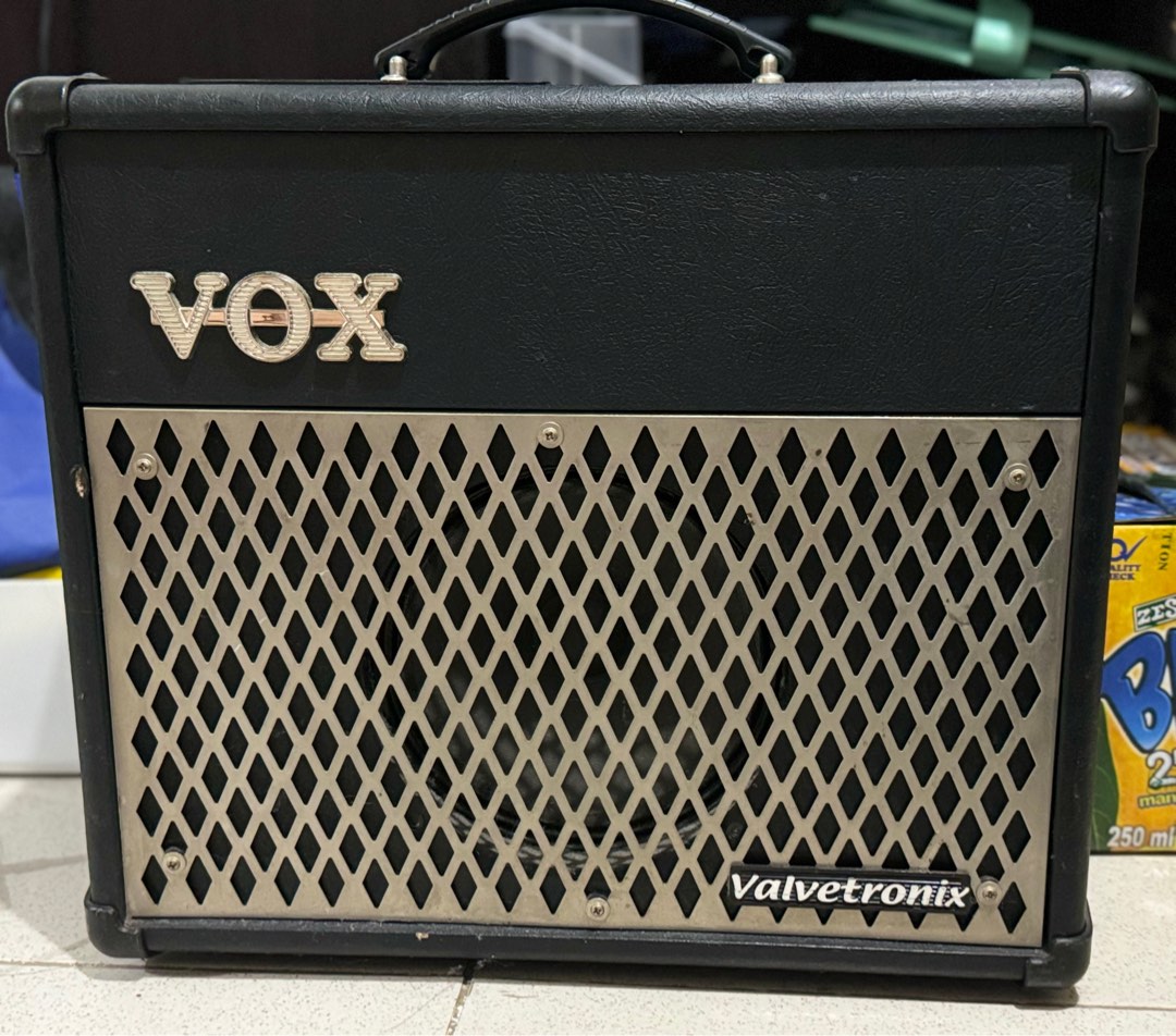 Vox Valvetronix VT15 Guitar Amplifier, Hobbies & Toys, Music & Media ...