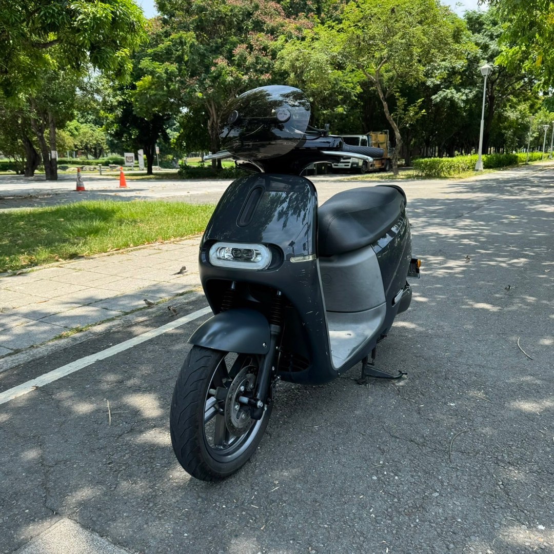 《高雄二手機車》 2017 GOGORO 2 PLUS #3356 #免費試乘/二手機車/流行車款/實體門市, 機車, 電動機車在旋轉拍賣