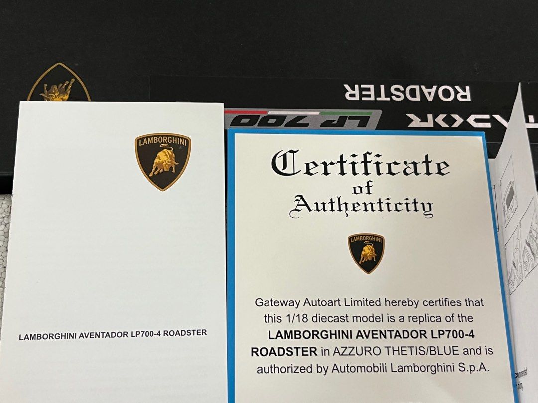 AUTOart Signature Lamborghini Aventador LP700-4 Roadster Azzuro Thetis ...