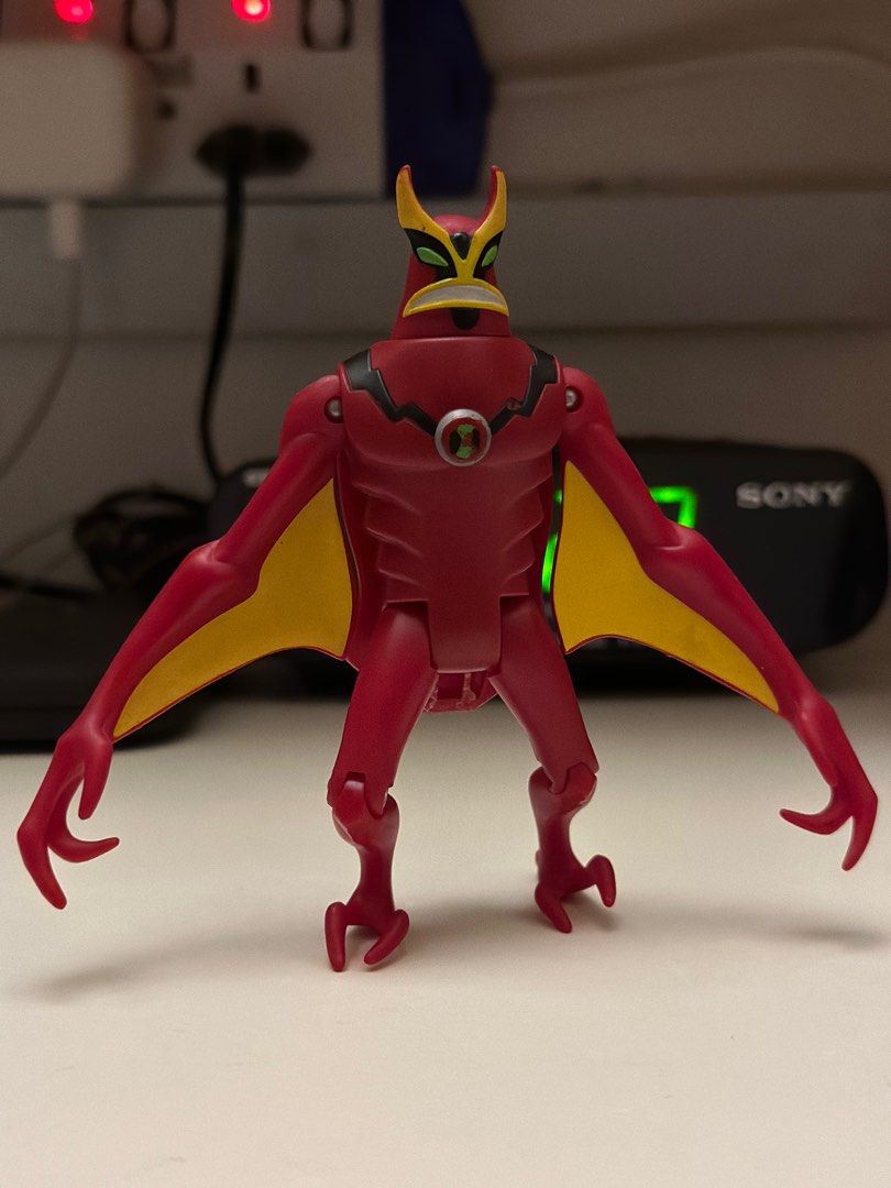 Ben 10 Jetray, Hobbies & Toys, Toys & Games on Carousell