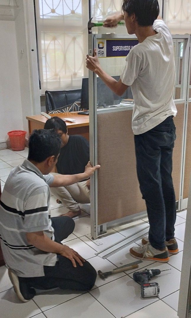 Bongkar pasang pembatas ruang kerja/partisi kantor 085103145940, Jasa ...