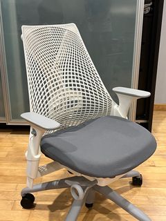 Herman Miller Office chair - with defect, Furniture & Home Living ...