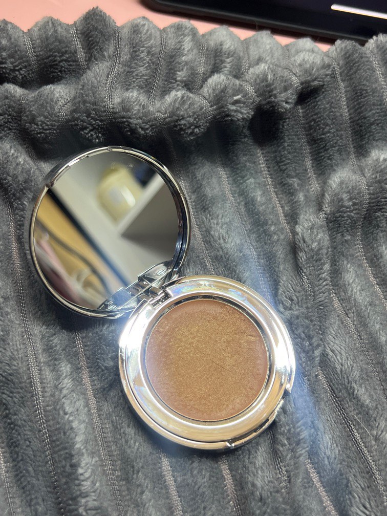 Issy Bronzer, Beauty & Personal Care, Face, Makeup on Carousell