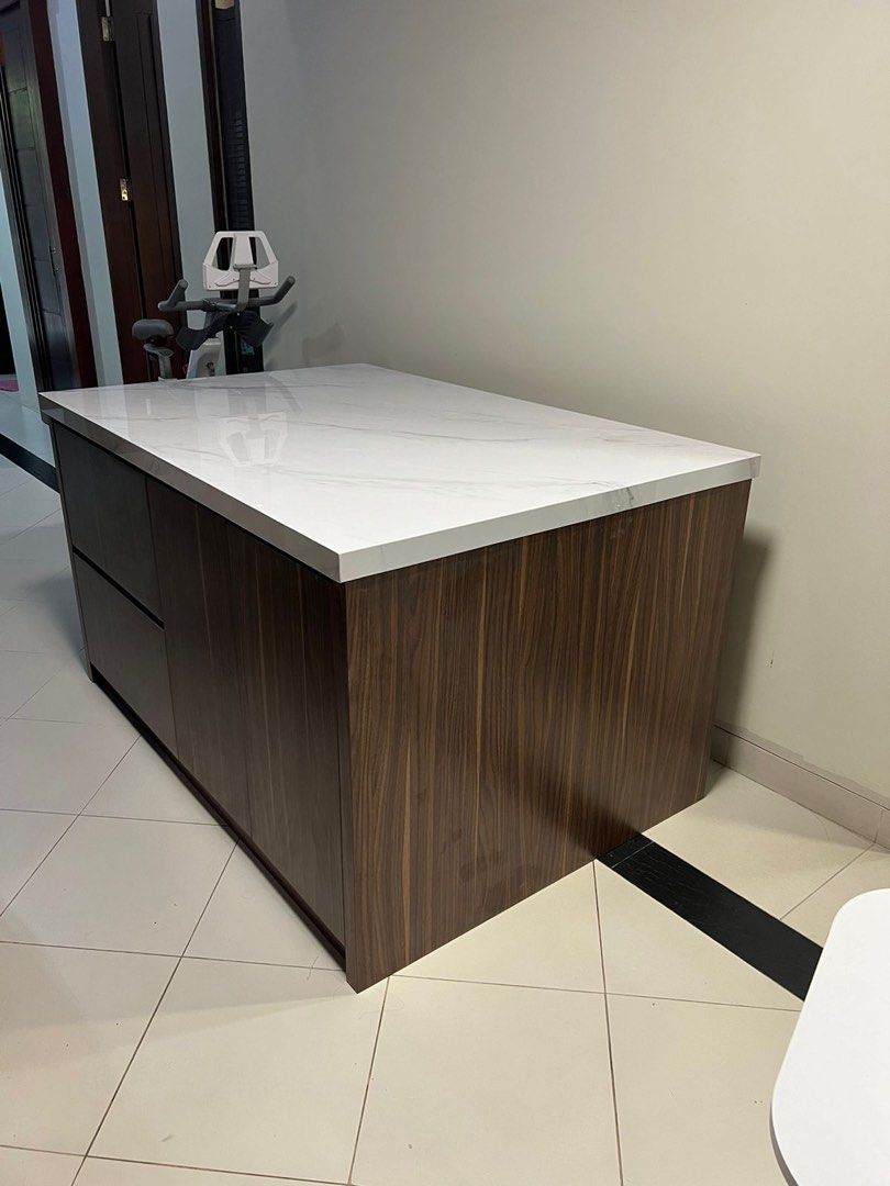 Meja island quadra, Perabotan Rumah di Carousell