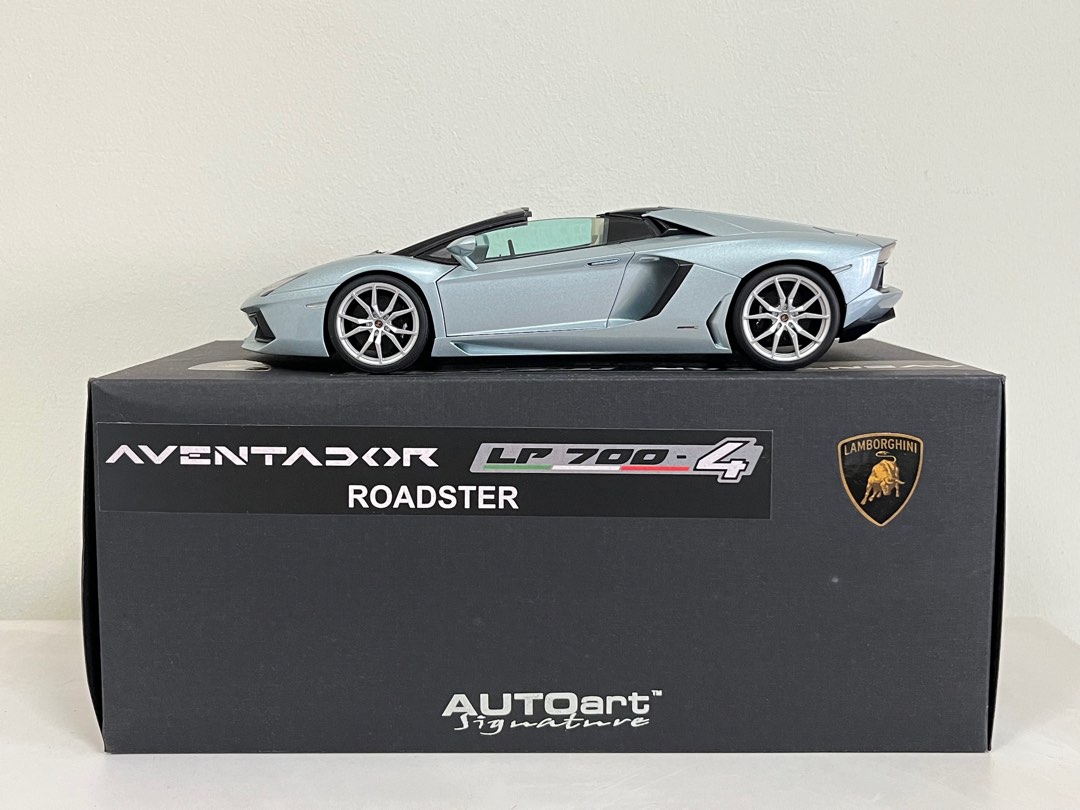 AUTOart Signature Lamborghini Aventador LP700-4 Roadster Azzuro Thetis ...