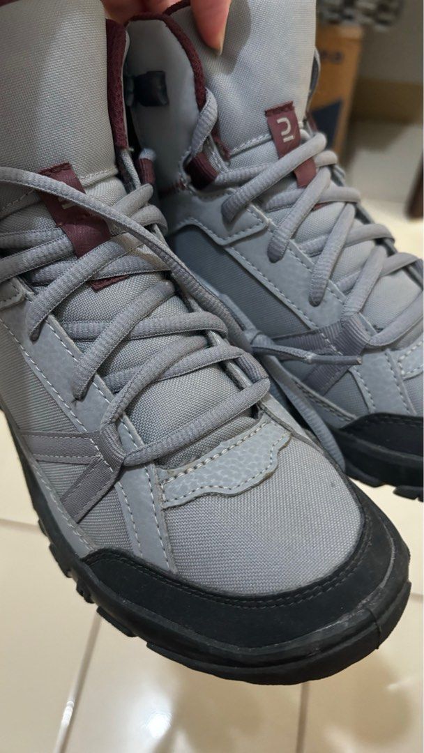 Quechua Sepatu Gunung / Trekking / Mendaki, Fesyen Wanita, Sepatu di ...