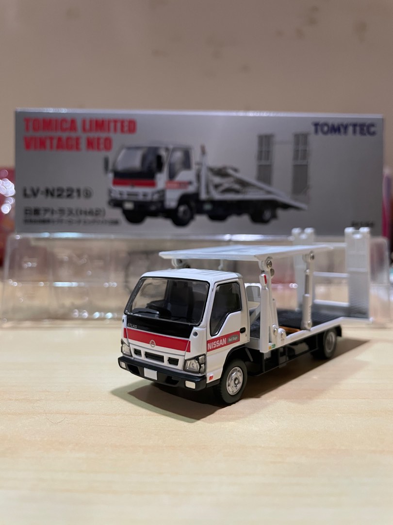 Tomica Tomytec TLV-N221b Nissan Atlas Safety Loader Big Wide, 書籍、休閒與玩具 ...