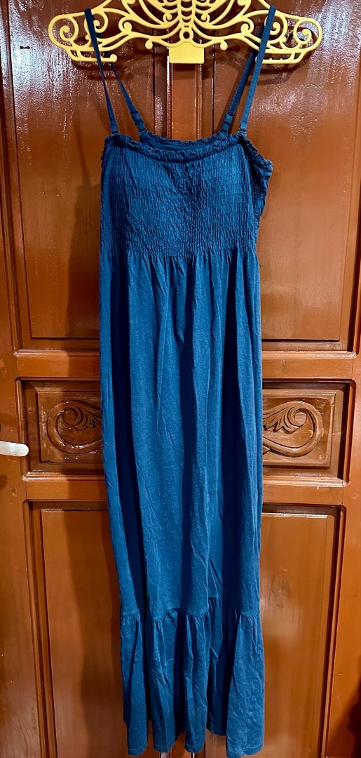 Uniqlo Spaghetti Strapped With Bra Padding Dress, Women's Fashion ...