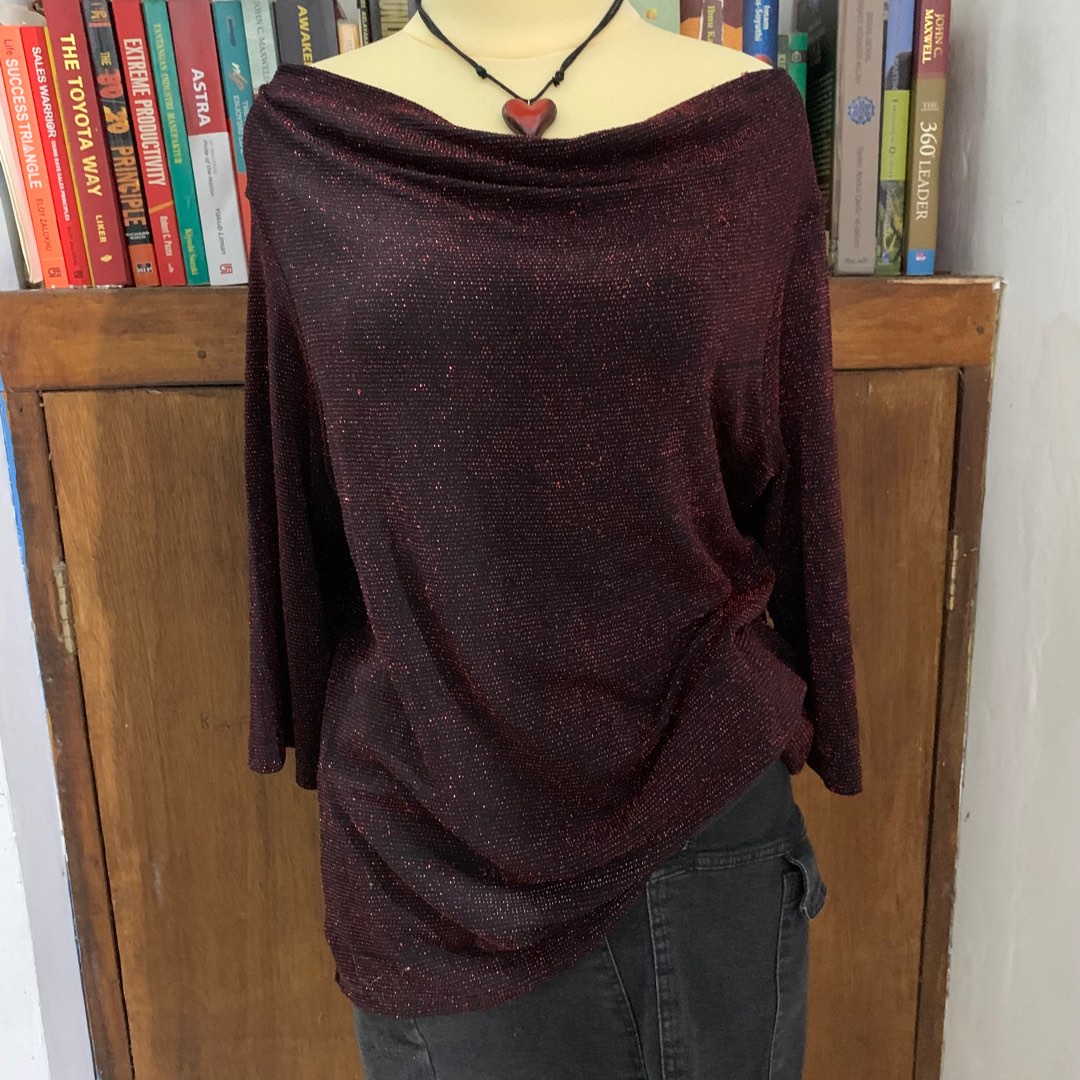 Y2k Red Vamp open shoulder, Fesyen Wanita, Pakaian Wanita, Atasan di ...