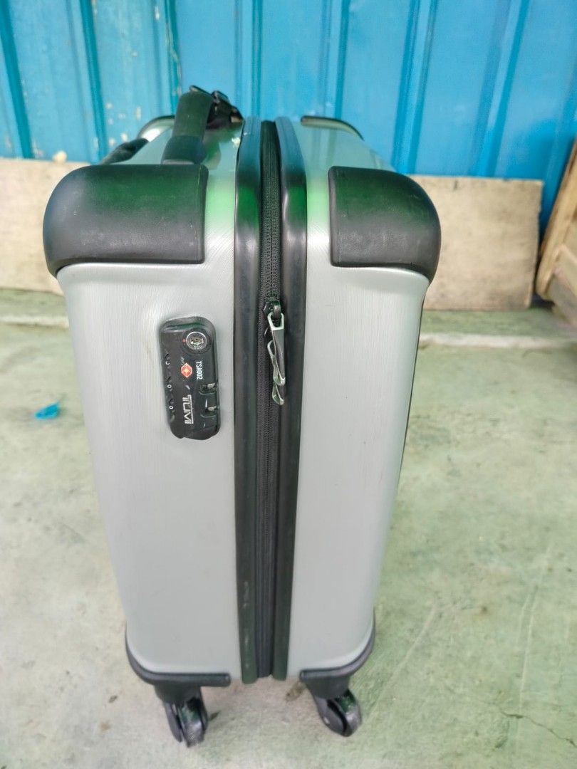 Koper tumi size cabin, Barang Mewah, Tas & Dompet di Carousell