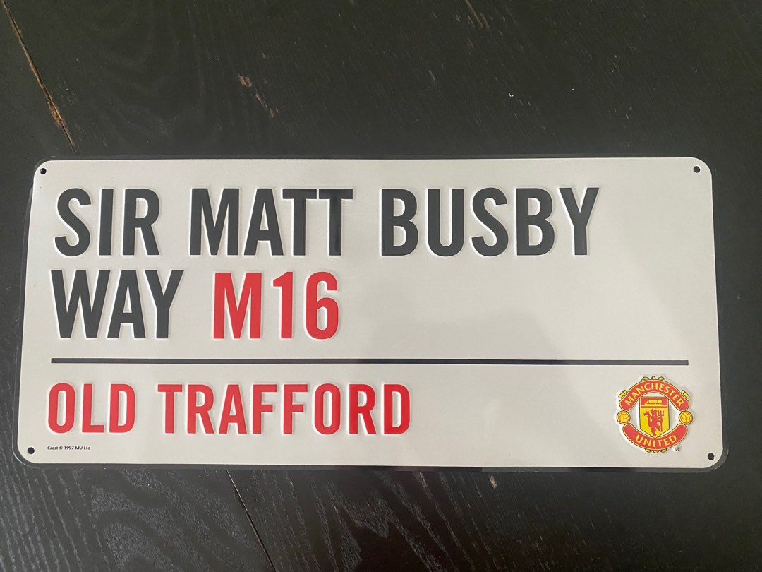 Manchester United - Sir Matt Busby Way Metal Sign, Furniture & Home ...
