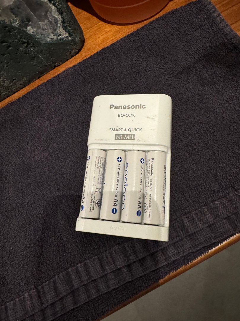 Panasonic Rechargeable Battery Charger Bq Cc16 And 4 Eneloop Batteries