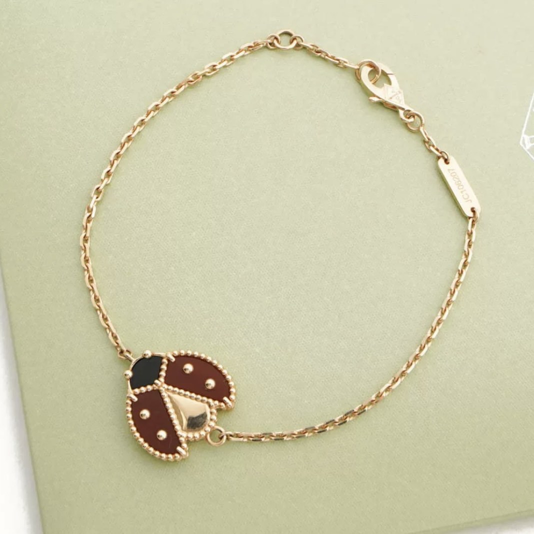 正品！Van cleef & arpels VCA Lucky Spring手鍊，張開翅膀的瓢蟲，18K玫瑰金、縞瑪瑙、紅玉髓, 名牌, 飾物 ...