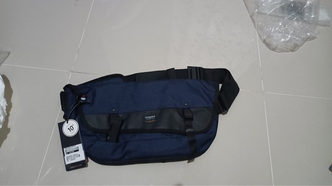 Bodypack baru, Fesyen Pria, Tas & Dompet , Ransel di Carousell