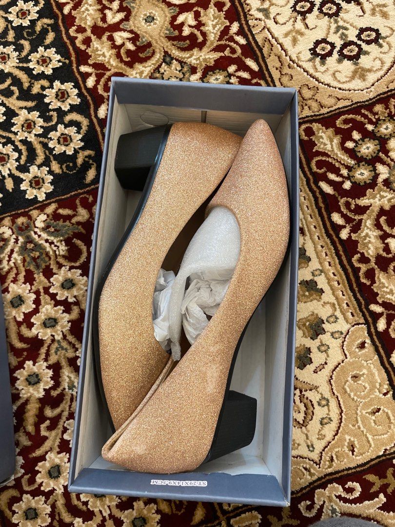 Champagne gold shoe, Women's Fashion, Footwear, Heels on Carousell