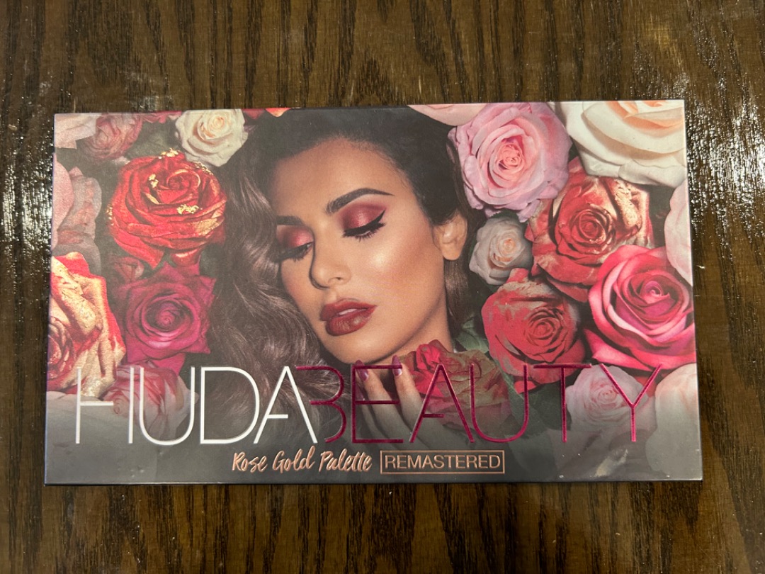 Huda Makeup Kit, Beauty & Personal Care, Face, Makeup on Carousell