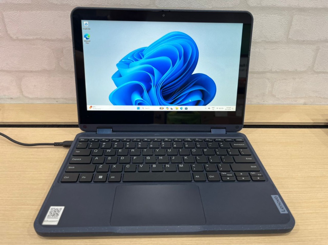 Lenovo 300w Gen 3 - AMD 3015e / 8gb ram / 256GB ssd / 11.6" Touch / Win ...