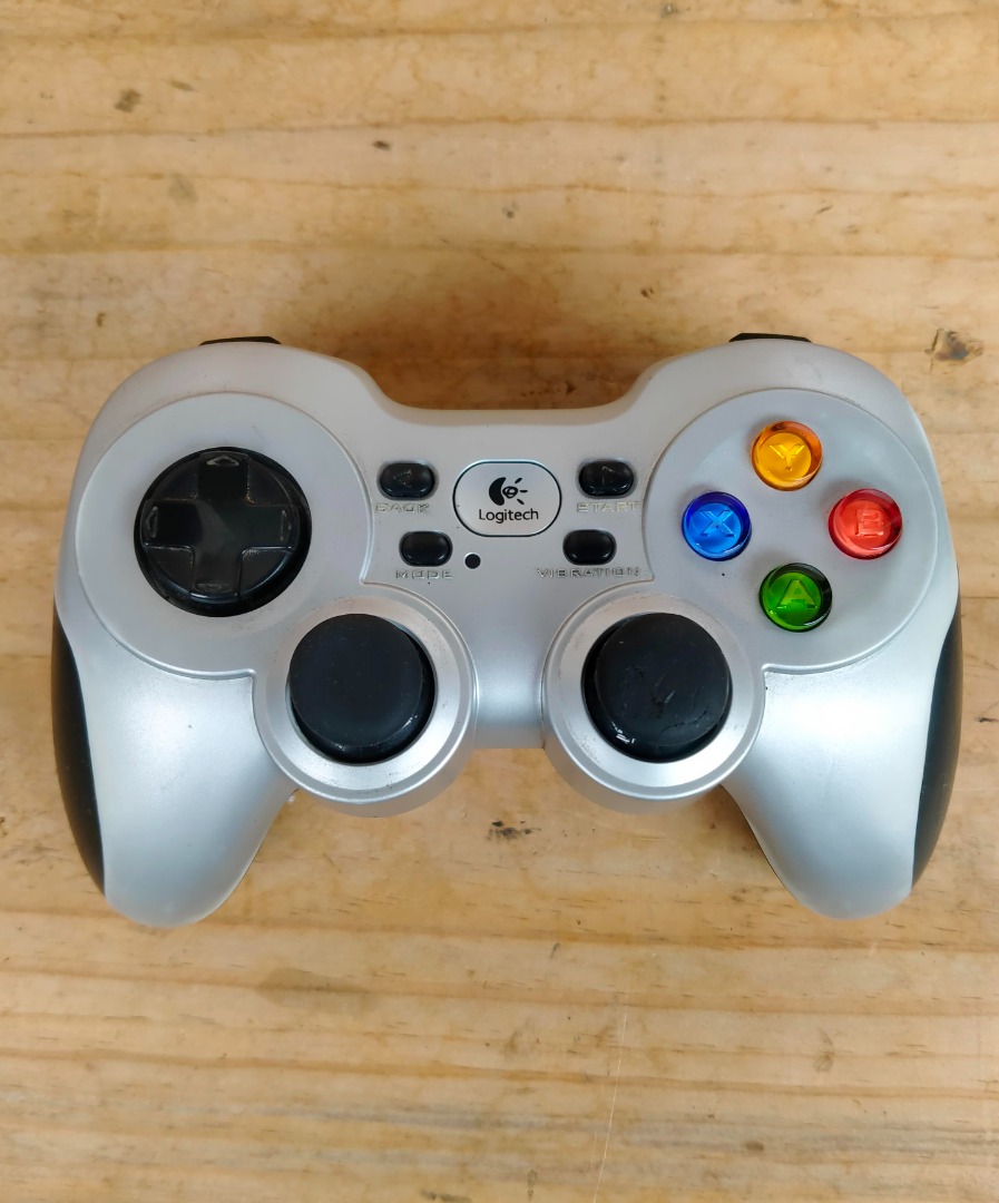 Logitech F710 Gamepad Wireless untuk PC dan Android TV, Elektronik ...