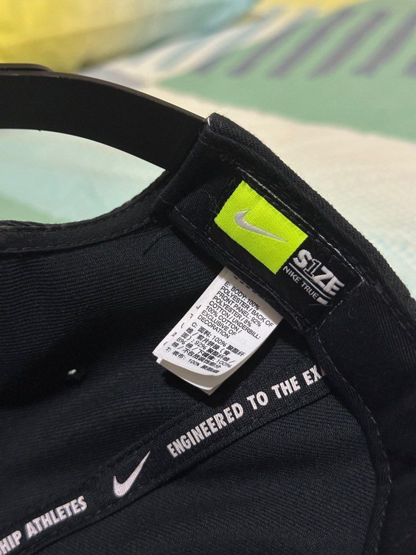 Nike FC Gold Lettering Snapback, Men's Fashion, Watches & Accessories ...