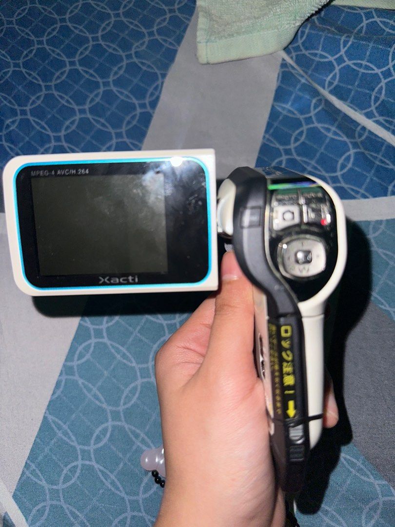 Sanyo Xacti DMX CA65, Photography, Cameras on Carousell